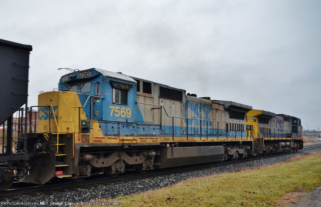 CSX 7569 is the last of 3 eastbounds between 7:47 & 8:21 AM.